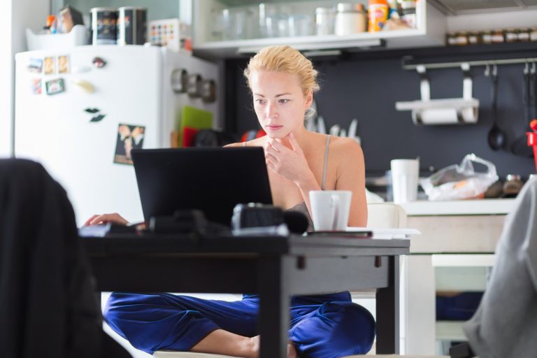 5 Ways To Stay On Task While Working At Home - StartUp Mindset