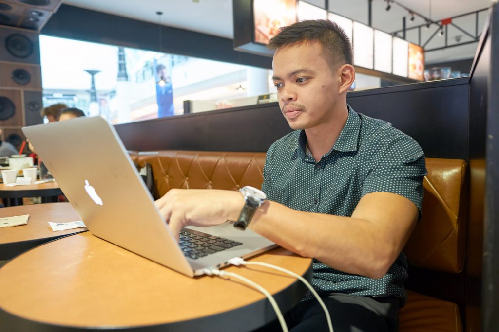 How To Use Your MacBook Safely In Public - StartUp Mindset