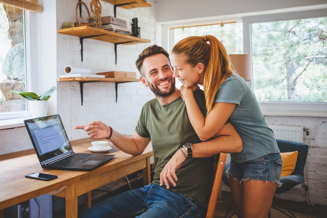 15 Side Hustles that Couples Can Do Together - StartUp Mindset