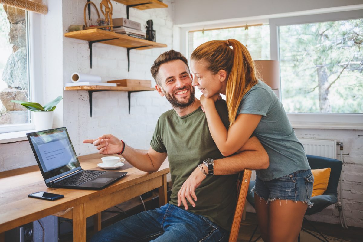 15 Side Hustles that Couples Can Do Together - StartUp Mindset