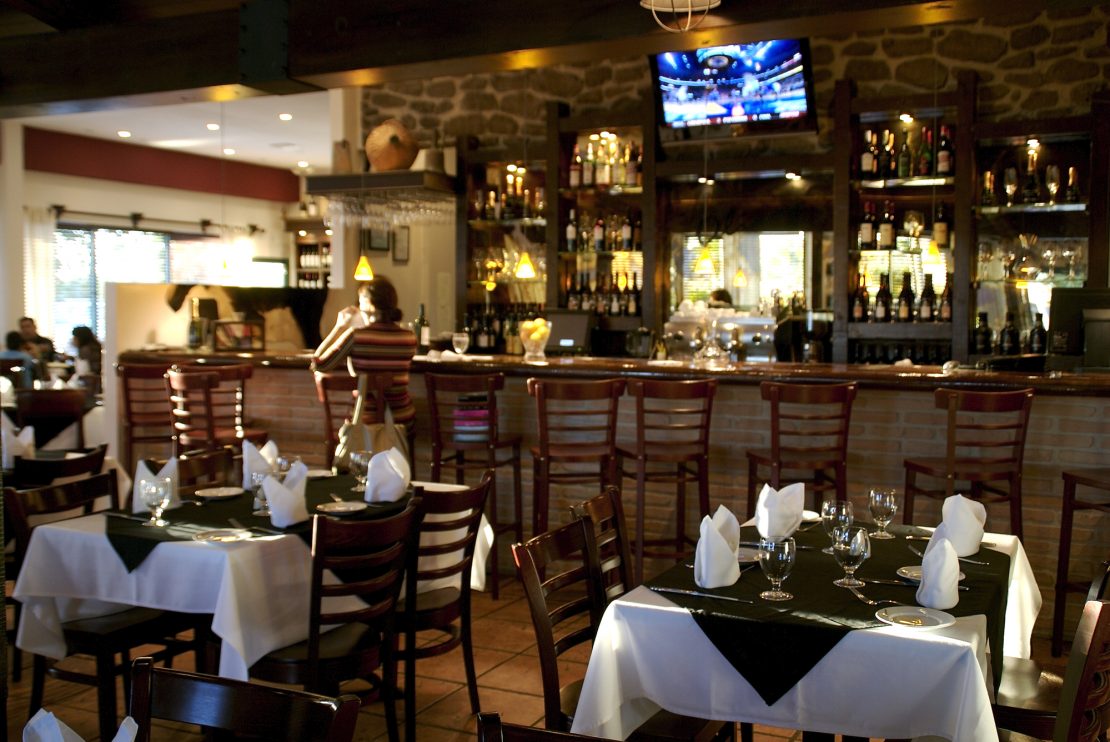 Starting a Restaurant? Here are Some Bar Decorating and Bar Design ...