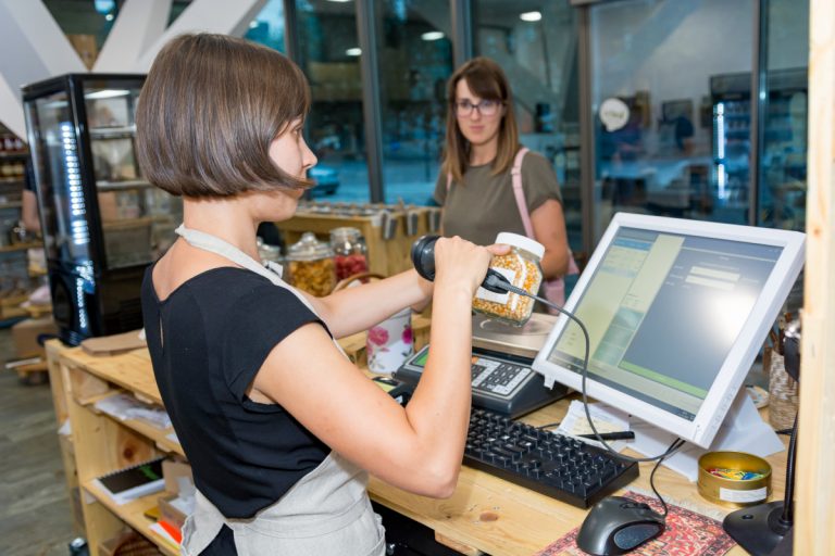 What is the Retail Business Model and How Does it Work? - StartUp Mindset