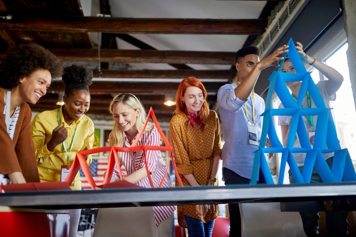 9 Team Building Activities for Employees Who Don't Get Along - StartUp ...