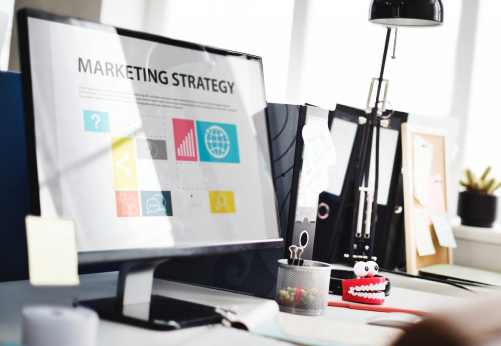 What is Undifferentiated Marketing? Advantages and Disadvantages of ...