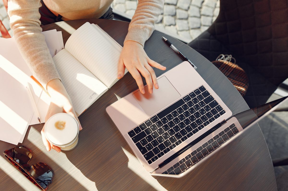 How to Run a Business From Your Laptop - StartUp Mindset