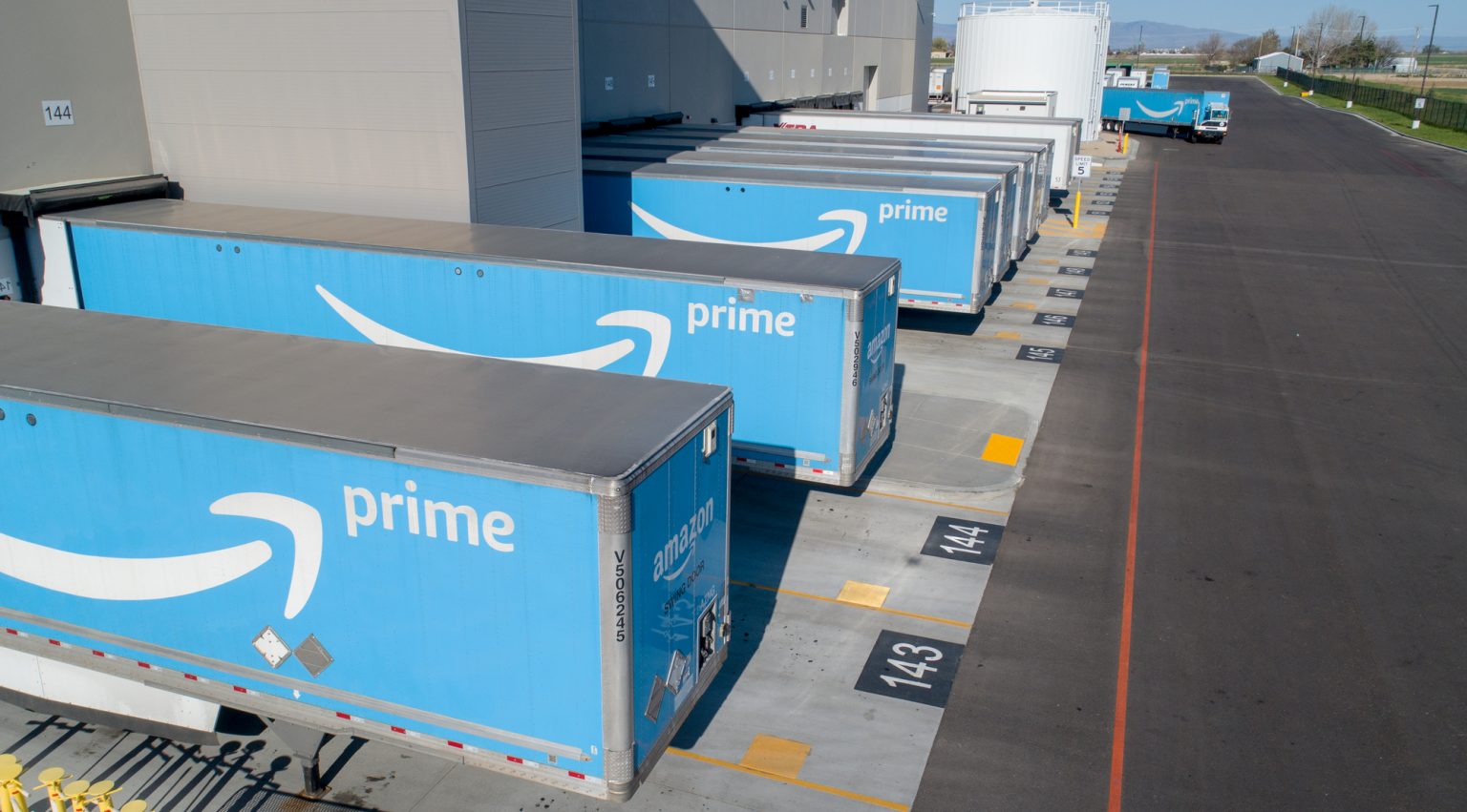 The Subscription Business Model: Definition, Examples, Advantages, and ...